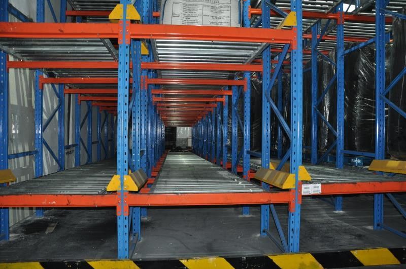 FIFO Support Gravity Storage Racking System 2000kg Per Pallet ODM OEM